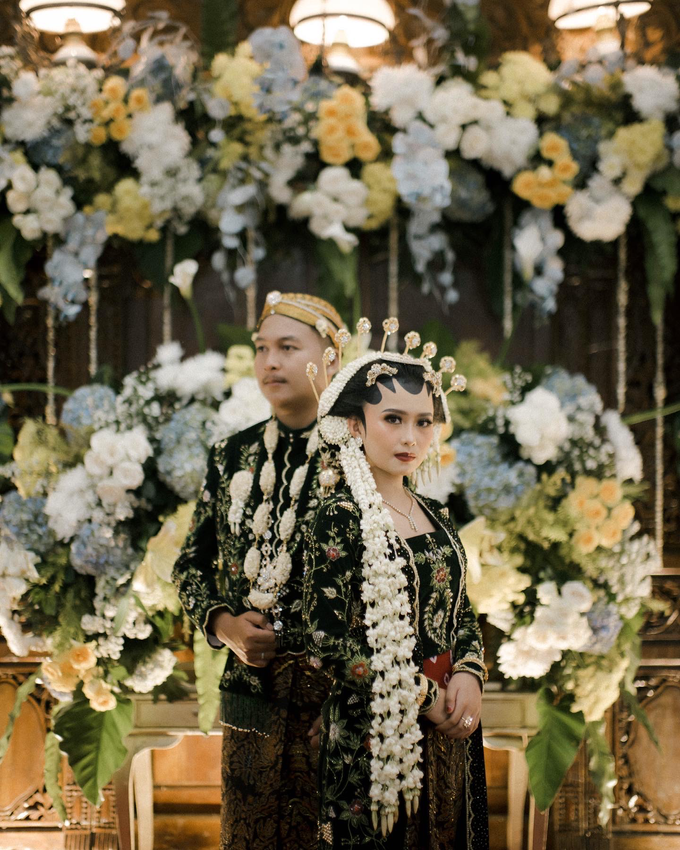Javanese decor for syifa & yovie by Mustika Decoration | Bridestory.com
