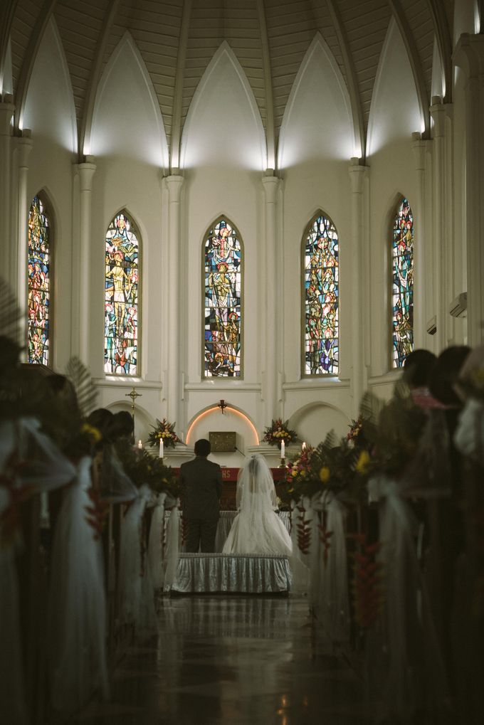 Sherly & Oryza Wedding at Novotel Bogor by AKSA Creative | Bridestory.com
