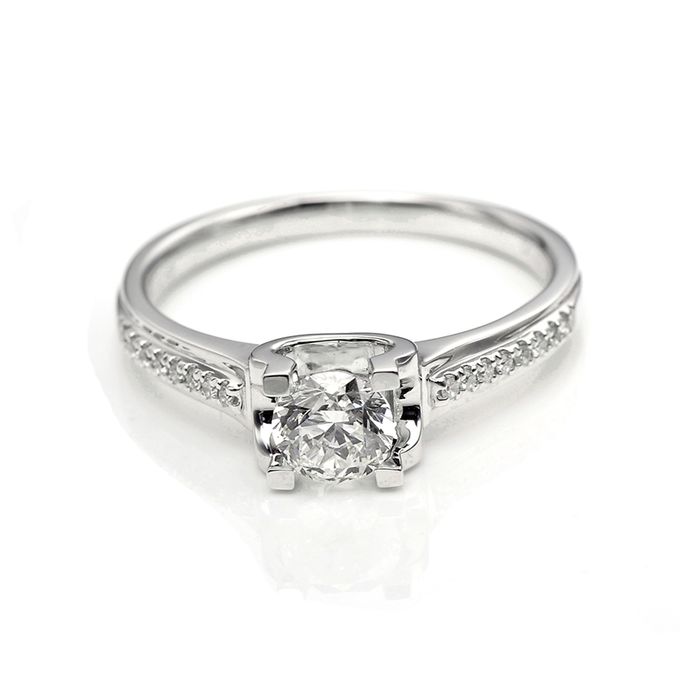 Lavish Diamond Ring | TIARIA | Bridestory