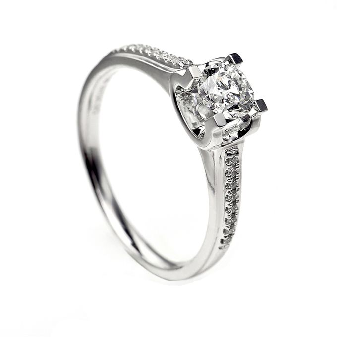Lavish Diamond Ring | TIARIA | Bridestory