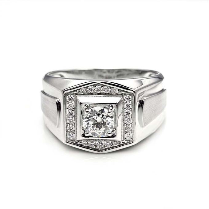 Posh King | TIARIA | Bridestory