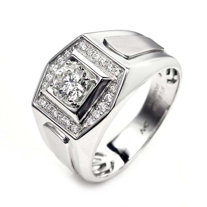 Posh King | TIARIA | Bridestory