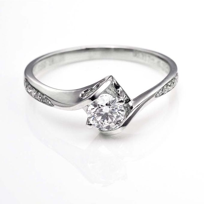 Christal Kristin Diamond Ring | TIARIA | Bridestory