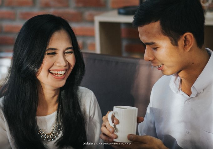 Helvi & Chemy indoor session by daydreampostcard | Bridestory.com