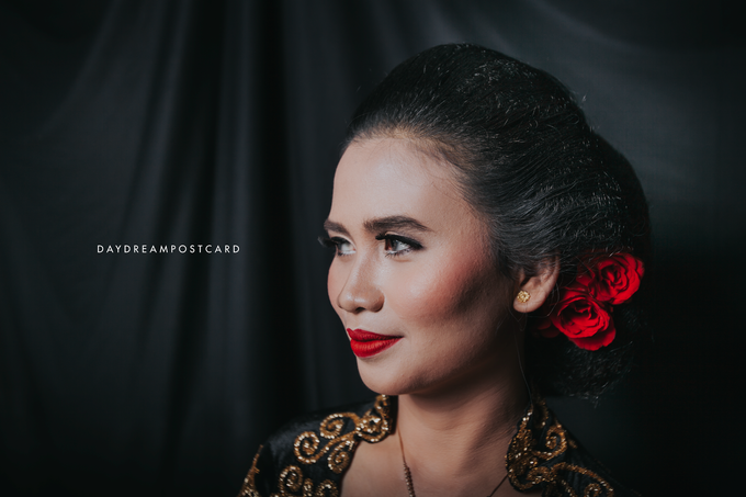 Helvi & Chemy indoor session by daydreampostcard | Bridestory.com