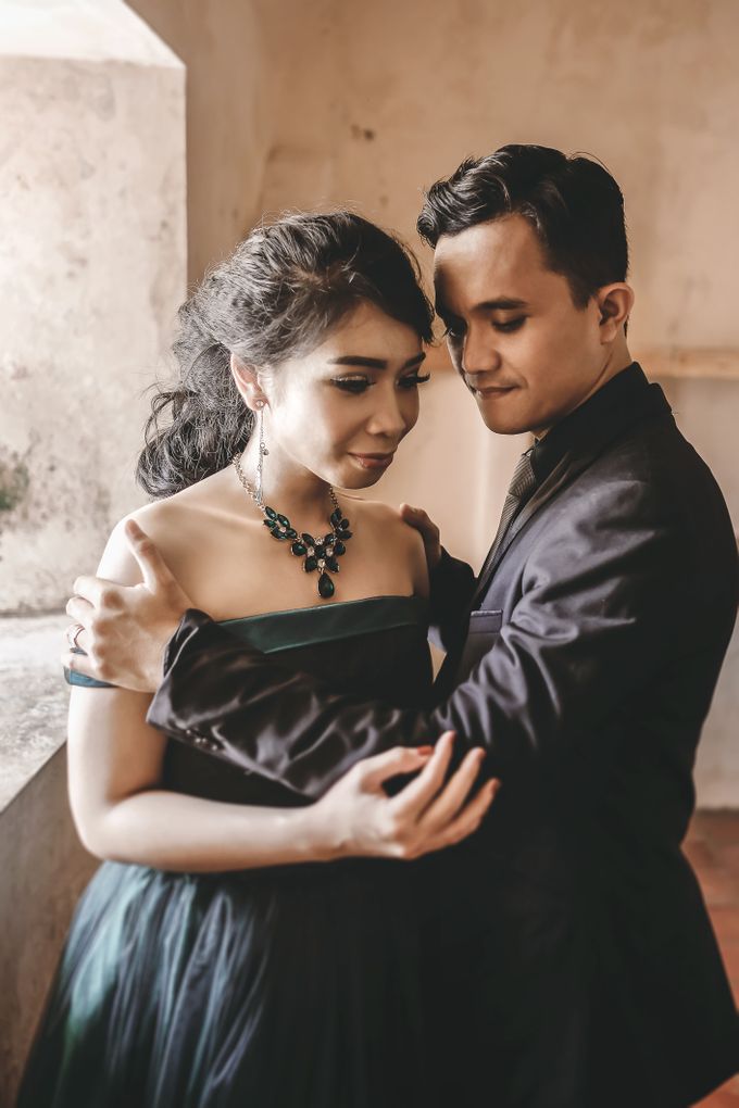RONI & RATU PREWEDDING by ALEGRE Photo & Cinema Jogja | Bridestory.com