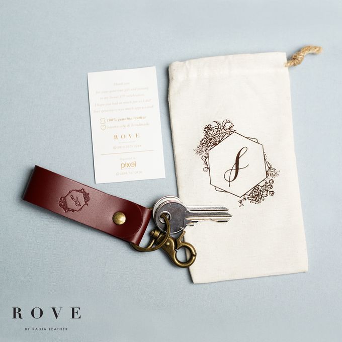 Sweet Seventeen Sasha - Keychain | Rove Gift | Bridestory