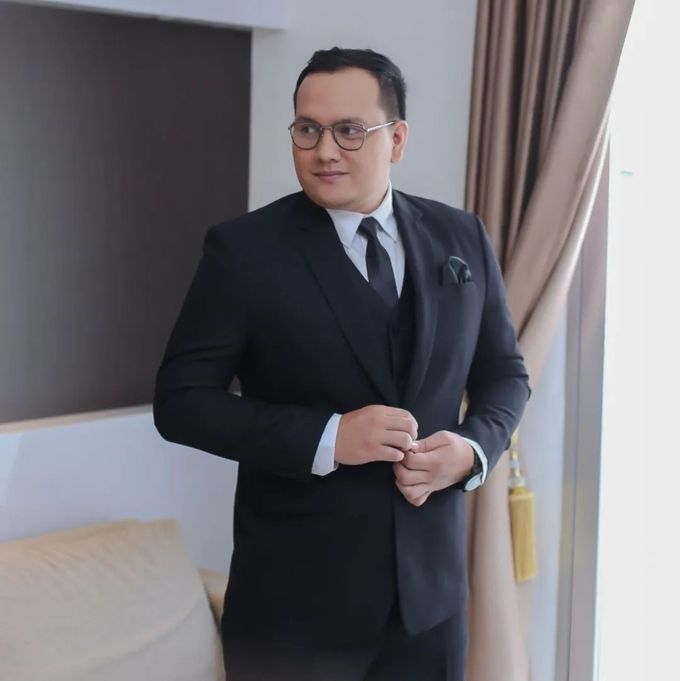 Mr Rey Lumbantoruan & Mrs. Vachona Napitu by Ventlee Groom Centre | Bridestory.com