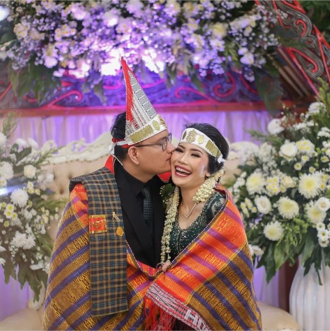 Mr Rey Lumbantoruan & Mrs. Vachona Napitu by Ventlee Groom Centre ...