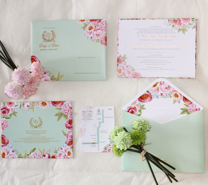 Single Board invitation by Signature Design | Bridestory.com