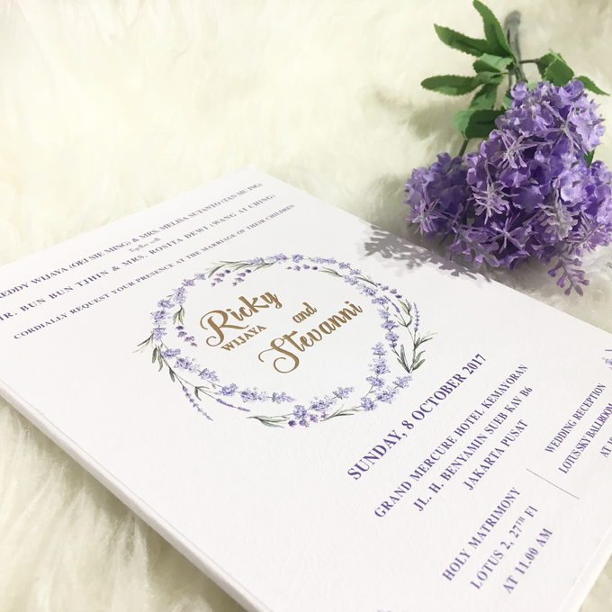 Single board invitation by Signature Design | Bridestory.com