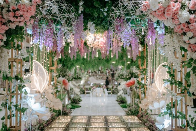 Hawari & Esty by Graha and Conventional Hall Ronatama | Bridestory.com
