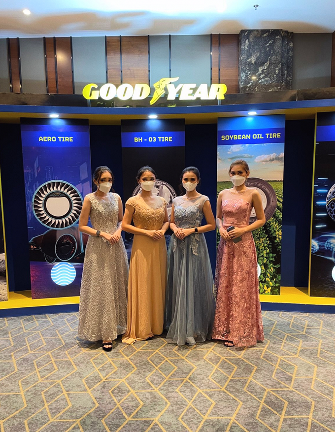 Rent Gaun Usher | stella atelier | Bridestory