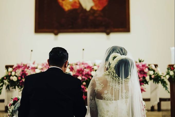 Pemberkatan Dan Resepsi Adat Batak | Adya Wedding Organizer | Bridestory