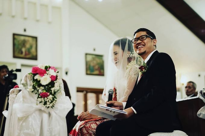 Pemberkatan Dan Resepsi Adat Batak | Adya Wedding Organizer | Bridestory
