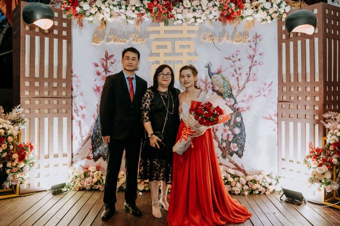 The Engagement of Liu Xiao Peng & Chen Ai Ling by Lola Gold Sangjit | Bridestory.com