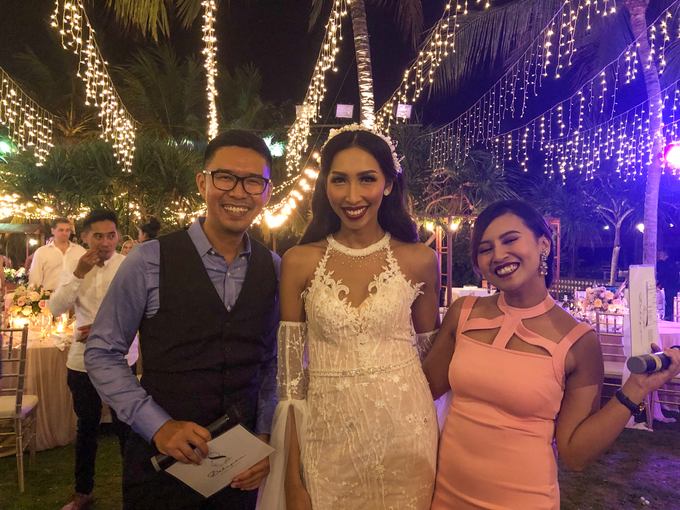 Mr. & Mrs. Umpleby by Vido Sim | Bridestory.com