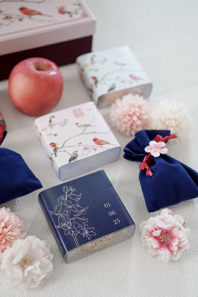 Sangjit Hampers Half Moon Box | Jollene Gifts | Bridestory