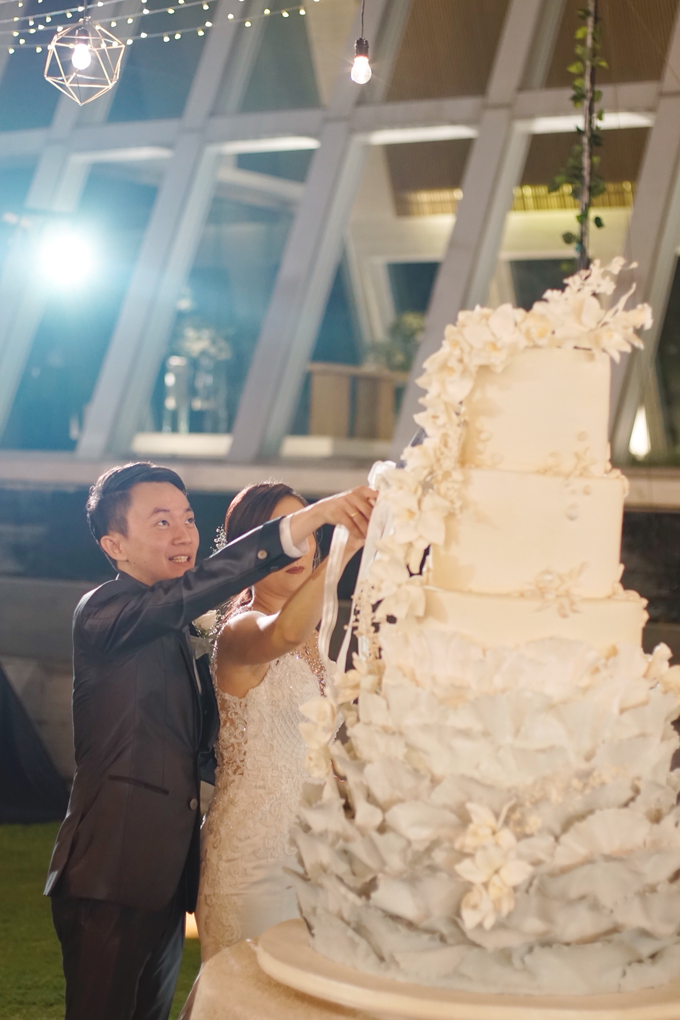 Hendra + Mandy Wedding by Wedding Factory | Bridestory.com