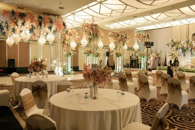Financial Hall International Wedding by IKK Wedding Venues | Bridestory.com