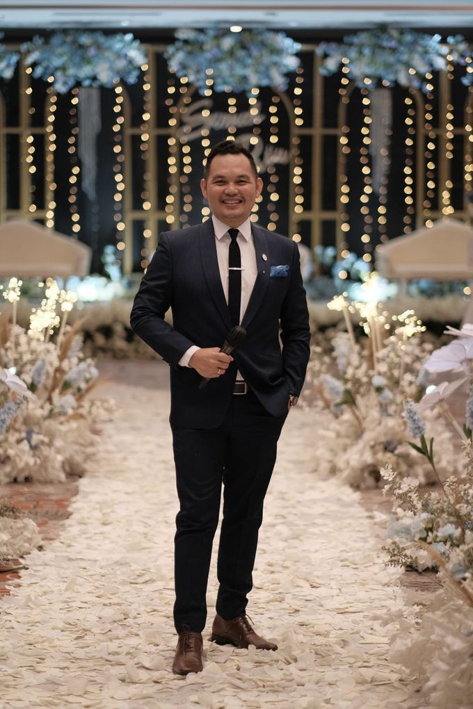 COURTESY OF SAMUEL & RIA by William & Friends | Bridestory.com