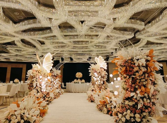 WEDDING LUXURY | Rayain Aja Florist and Decoration | Bridestory