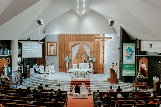 The Holy Matrimony of Hardy & Caroline by William Saputra Photography | Bridestory.com