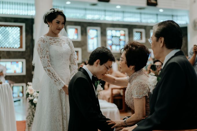 The Holy Matrimony of Hardy & Caroline by William Saputra Photography | Bridestory.com