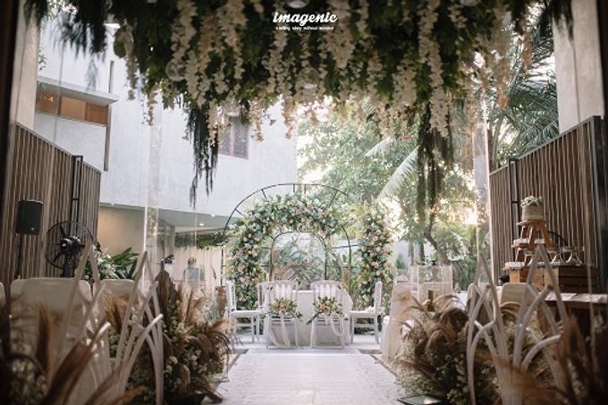 The Wedding of Dinda and Rey by Azila Villa | Bridestory.com