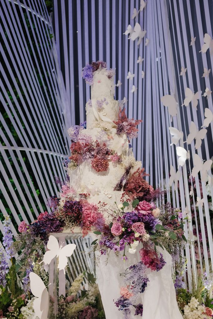 Dreamy Enchanted wedding by KAIA Cakes & Co. | Bridestory.com