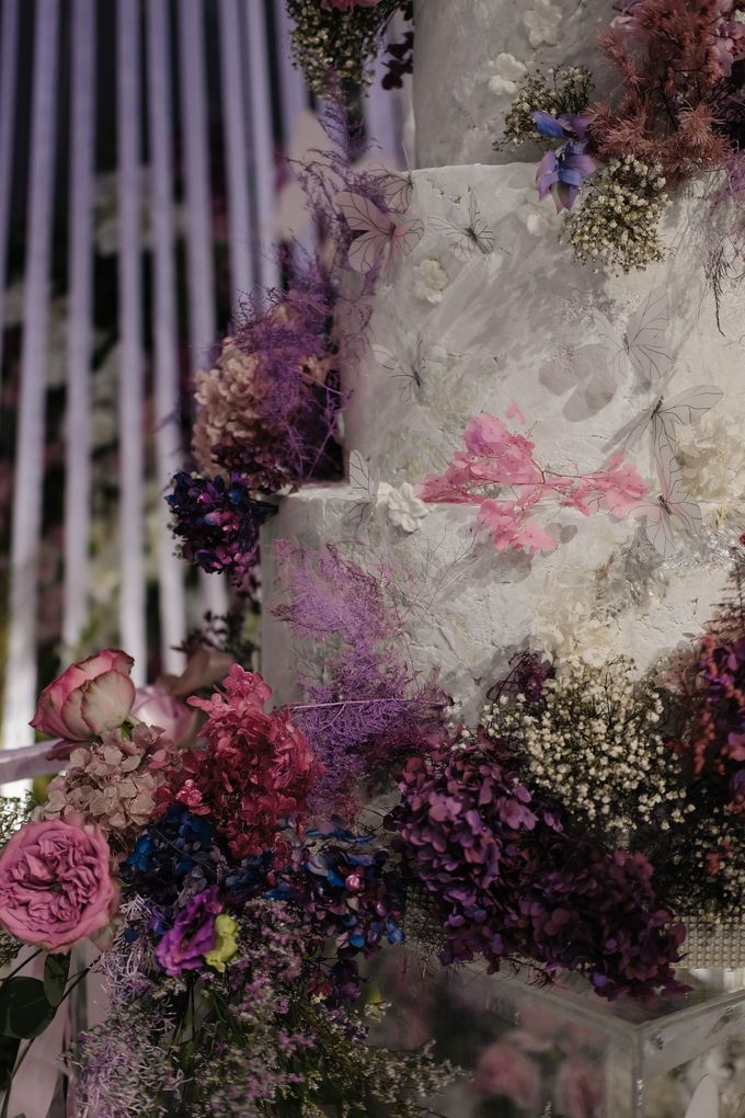 Dreamy Enchanted wedding by KAIA Cakes & Co. | Bridestory.com